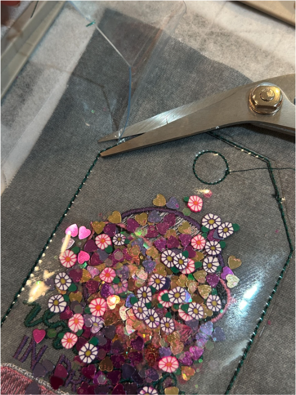 How to Create In-the-Hoop Vinyl Shaker Tags with Glitter: Fun ...
